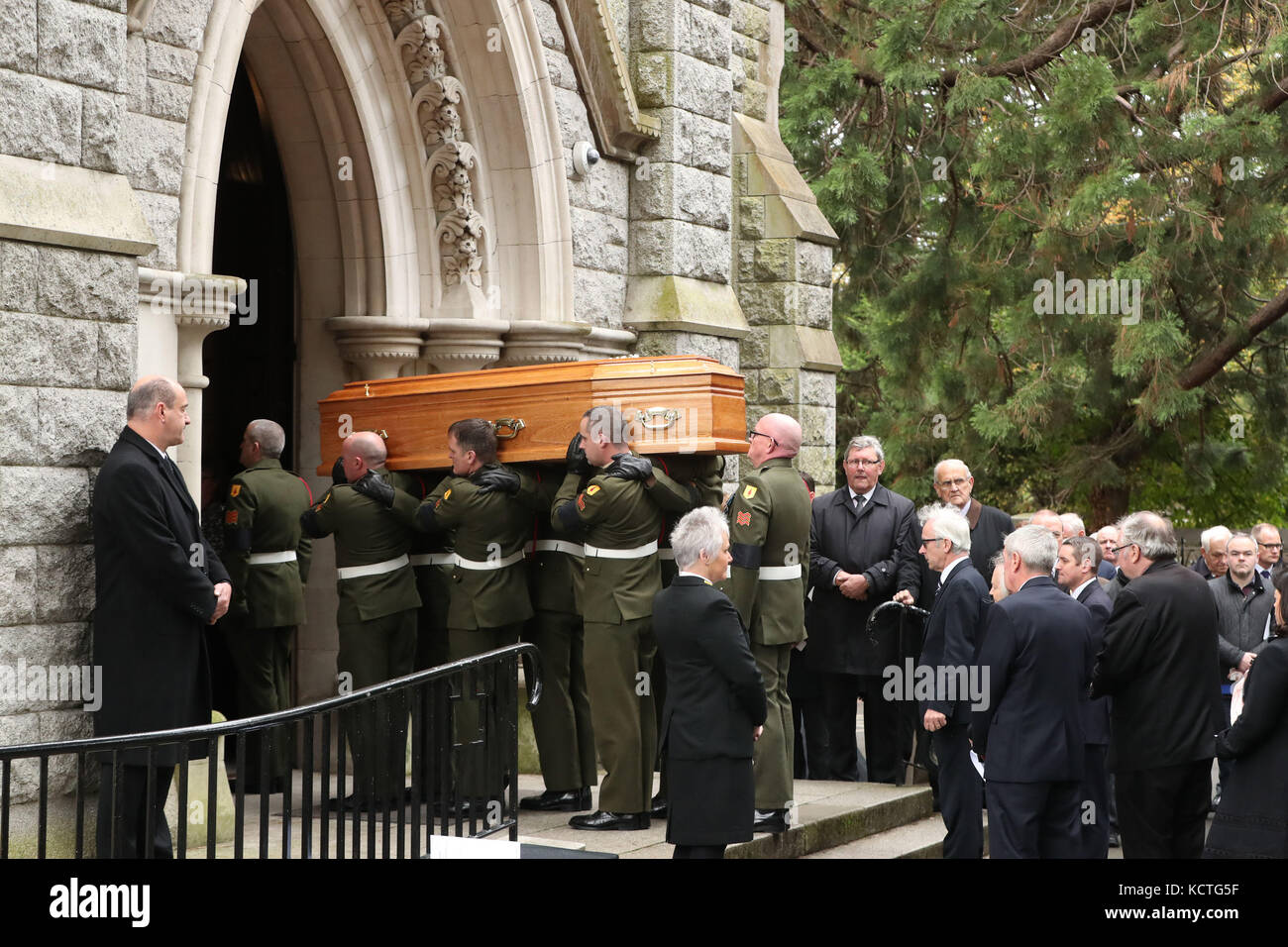 The coffin of former Irish taoiseach Liam Cosgrave is carried into the ...