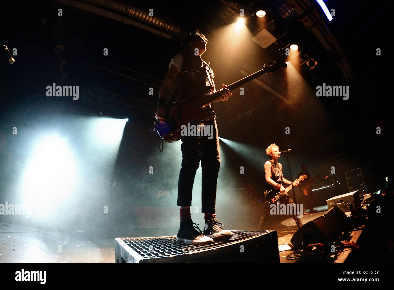 Sum 41 guitarist hi-res stock photography and images - Alamy