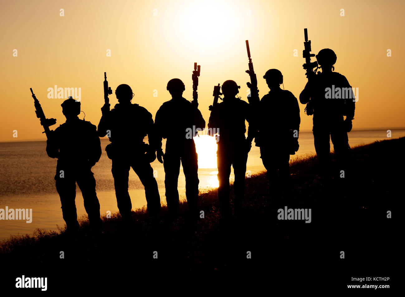 Soldier silhouettes hi-res stock photography and images - Alamy