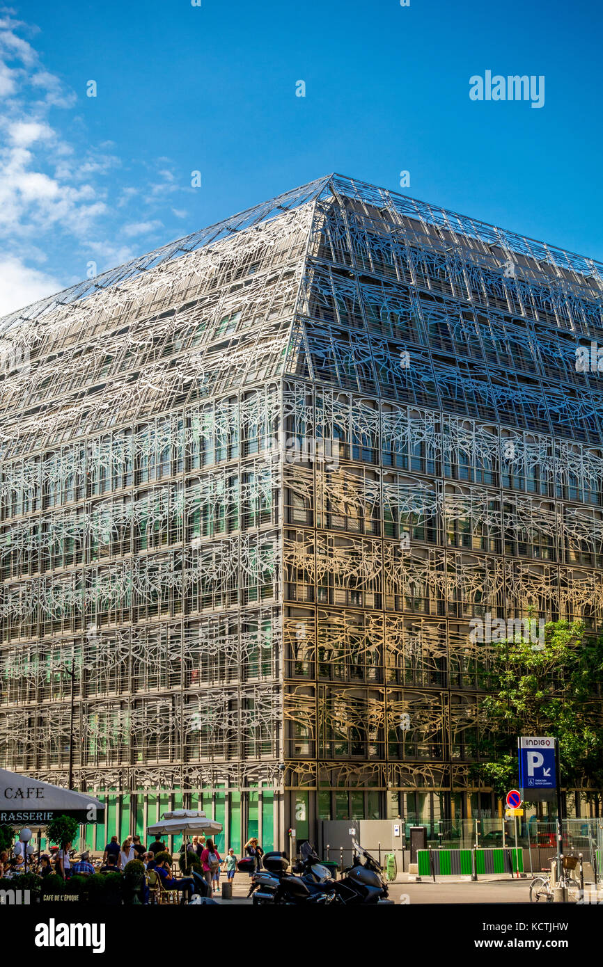 An unusual building facade in Paris, France Stock Photo - Alamy