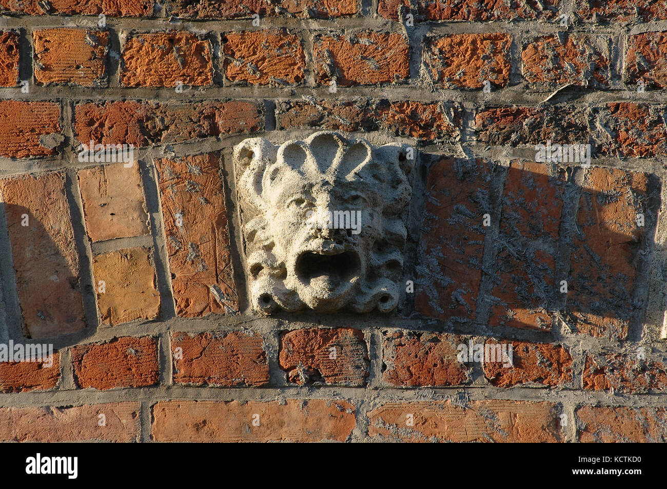 Ornate keystone in a brick window arch Stock Photo - Alamy