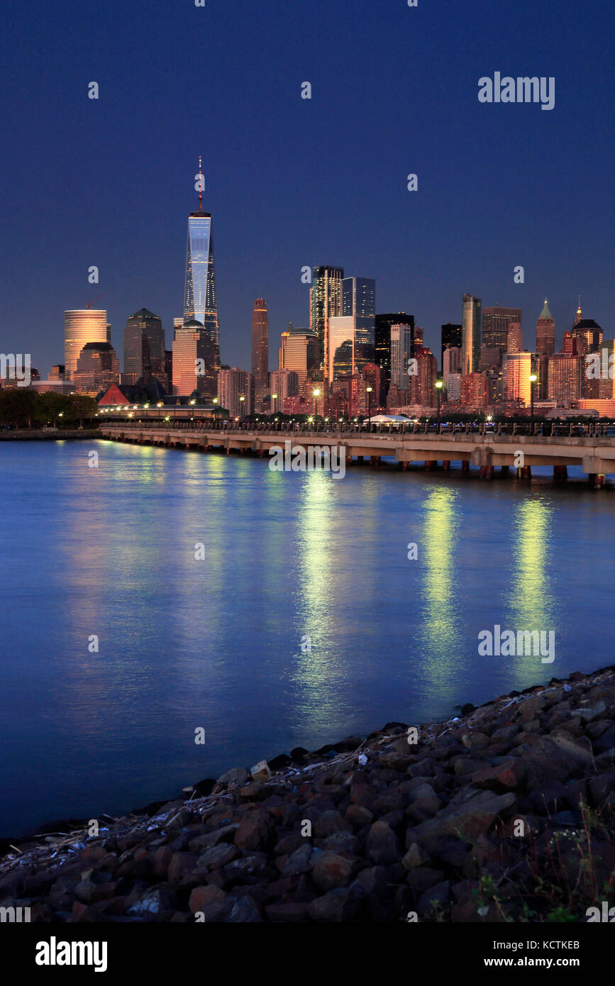 One world trade center night hi-res stock photography and images - Alamy