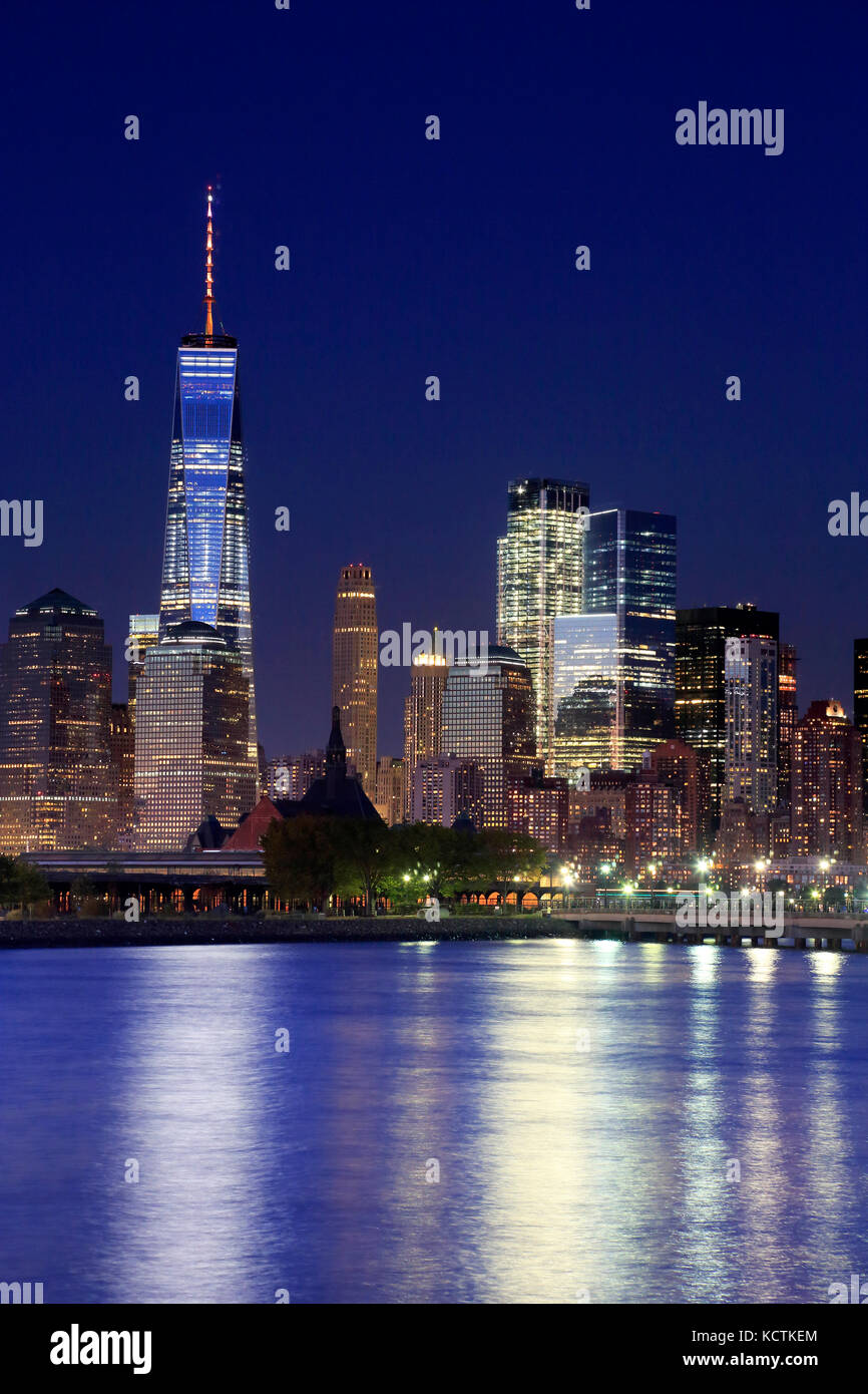 The night view of Lower Manhattan skyline with One World Trade Center ...