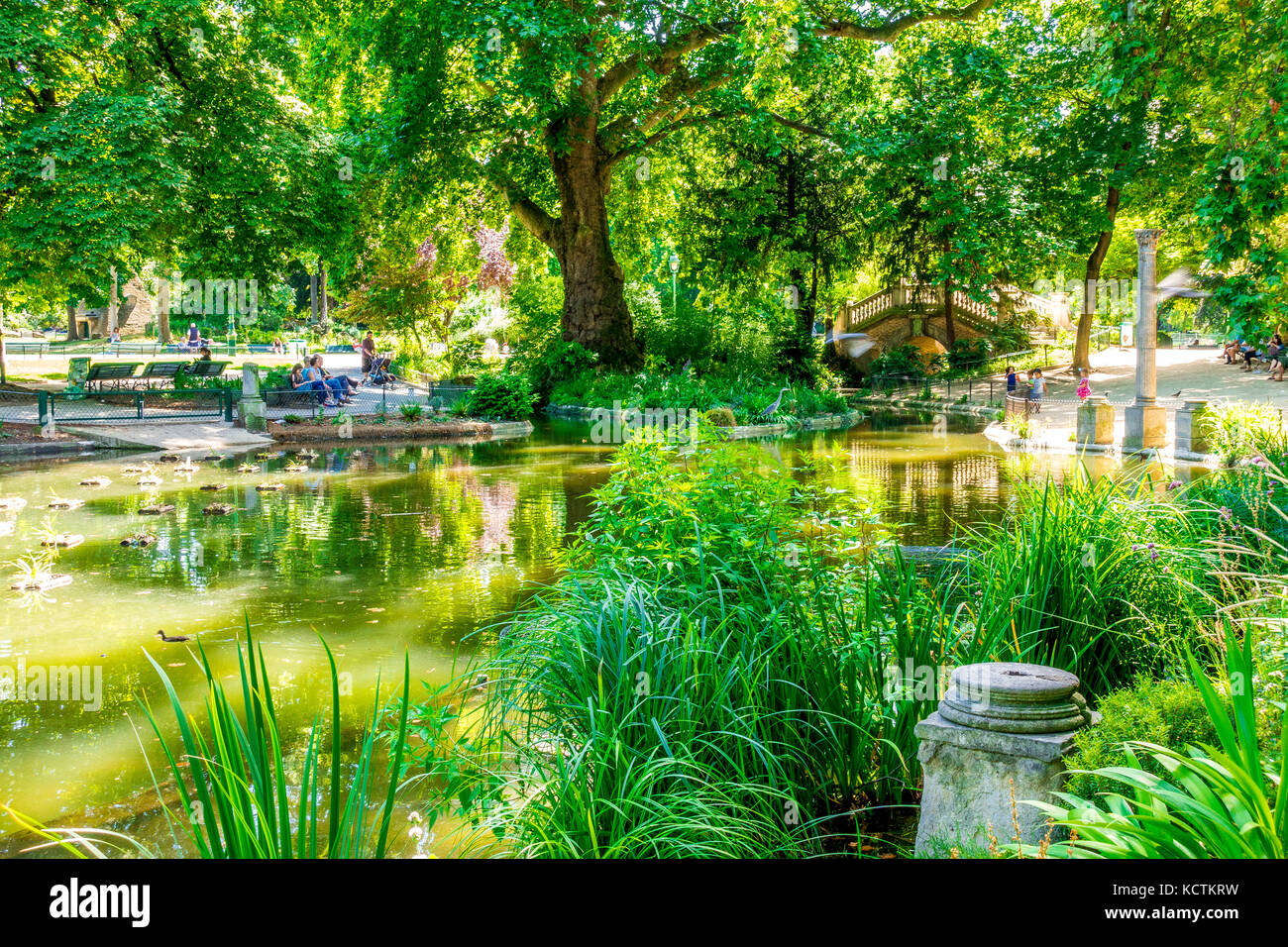Parc monceau paris hi-res stock photography and images - Alamy