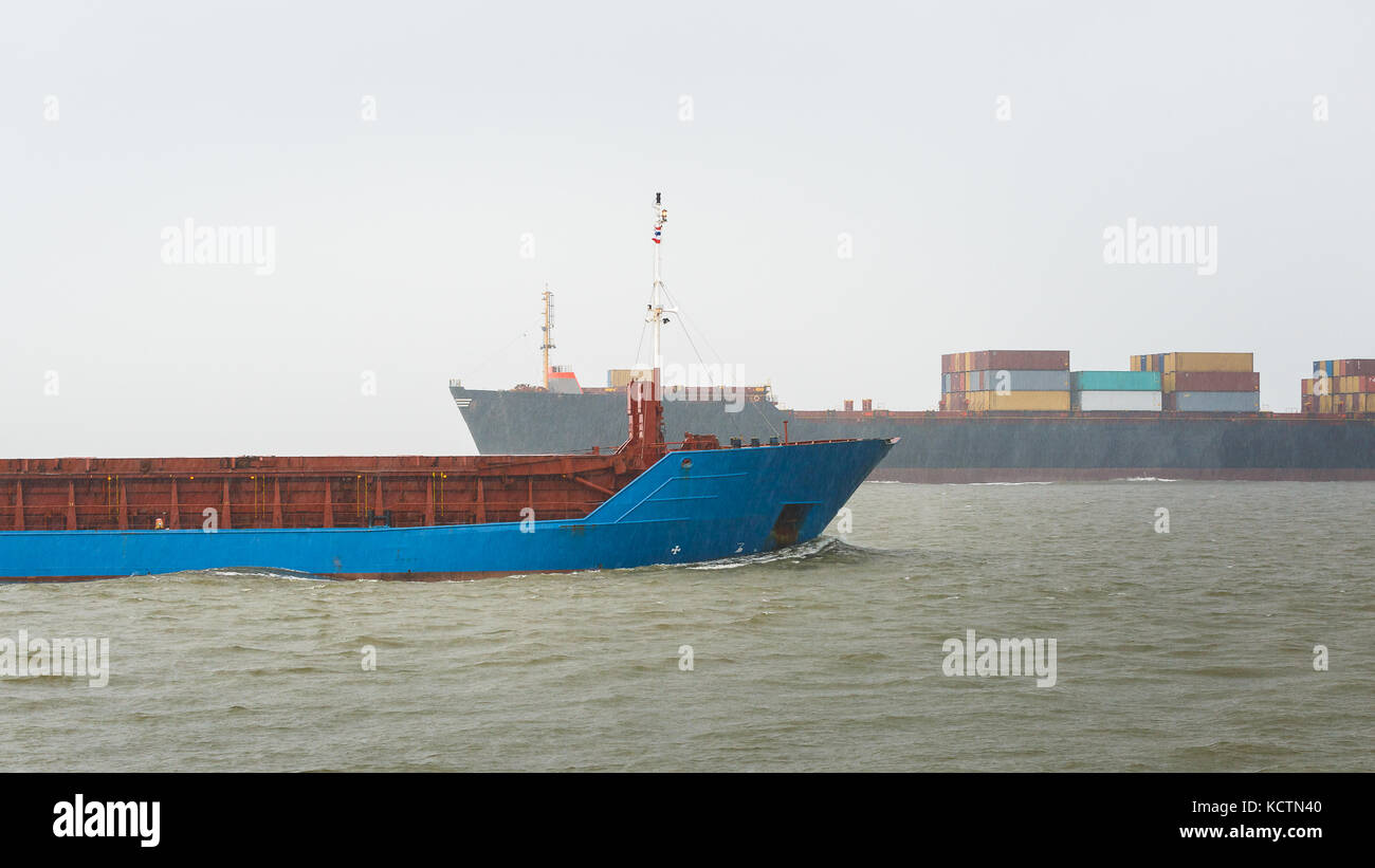 Container ships in the german Aussenweser Stock Photo - Alamy