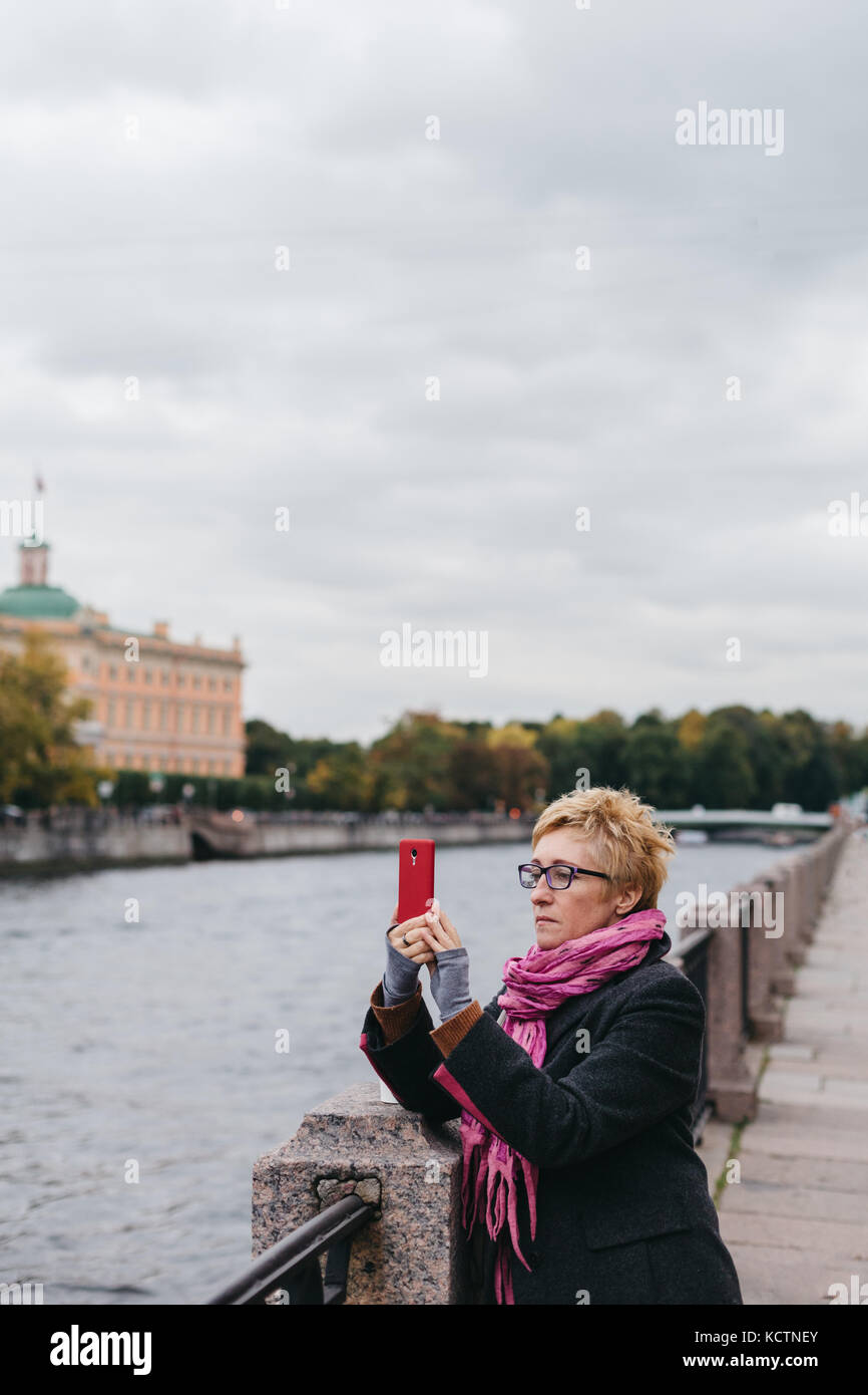 Taking mobile shots hi-res stock photography and images - Alamy