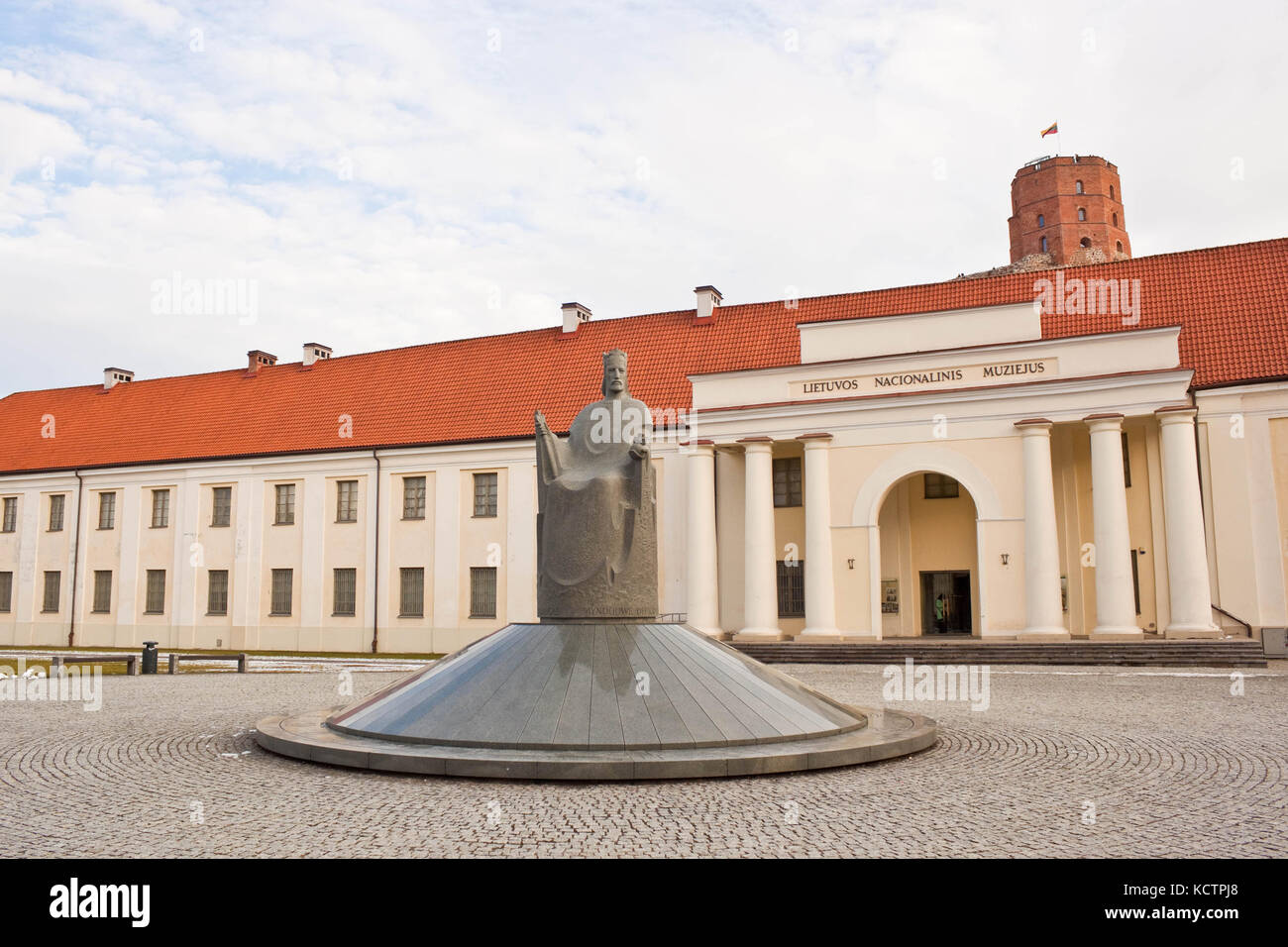 Statue of king mindaugas hi-res stock photography and images - Alamy