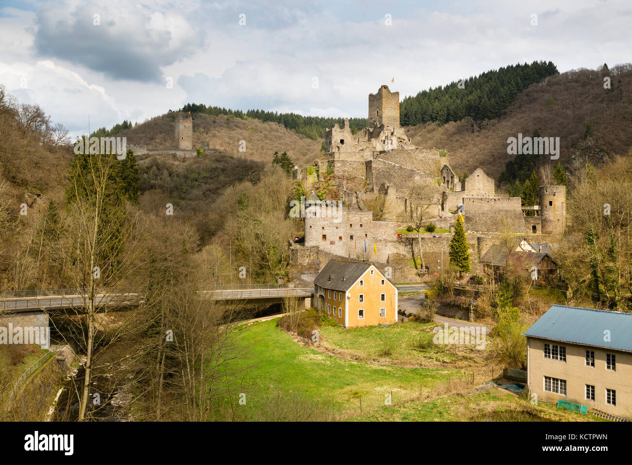 Valley view of the castle ruins of the Niederburg and Oberburg ...