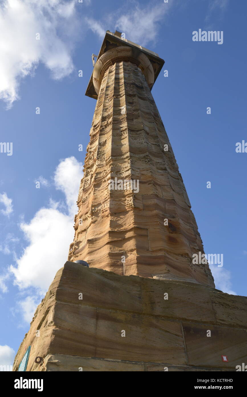 Whitby lighthouse blue sky hi-res stock photography and images - Alamy