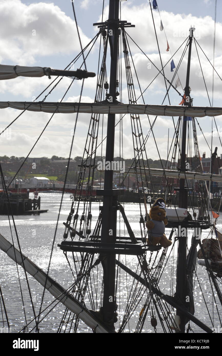 Rigging structure hi-res stock photography and images - Alamy