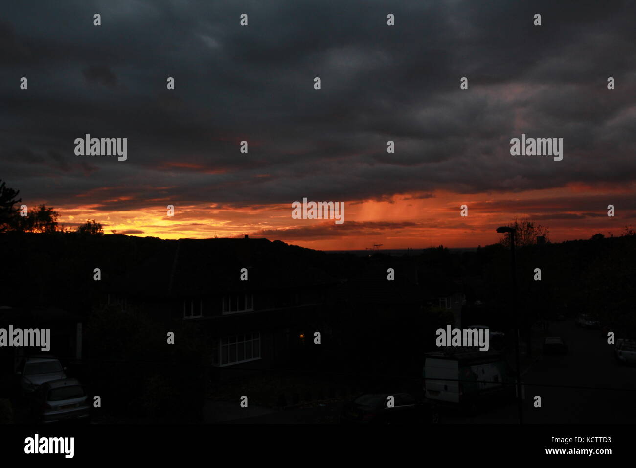 Red sun on the horizon hi-res stock photography and images - Alamy