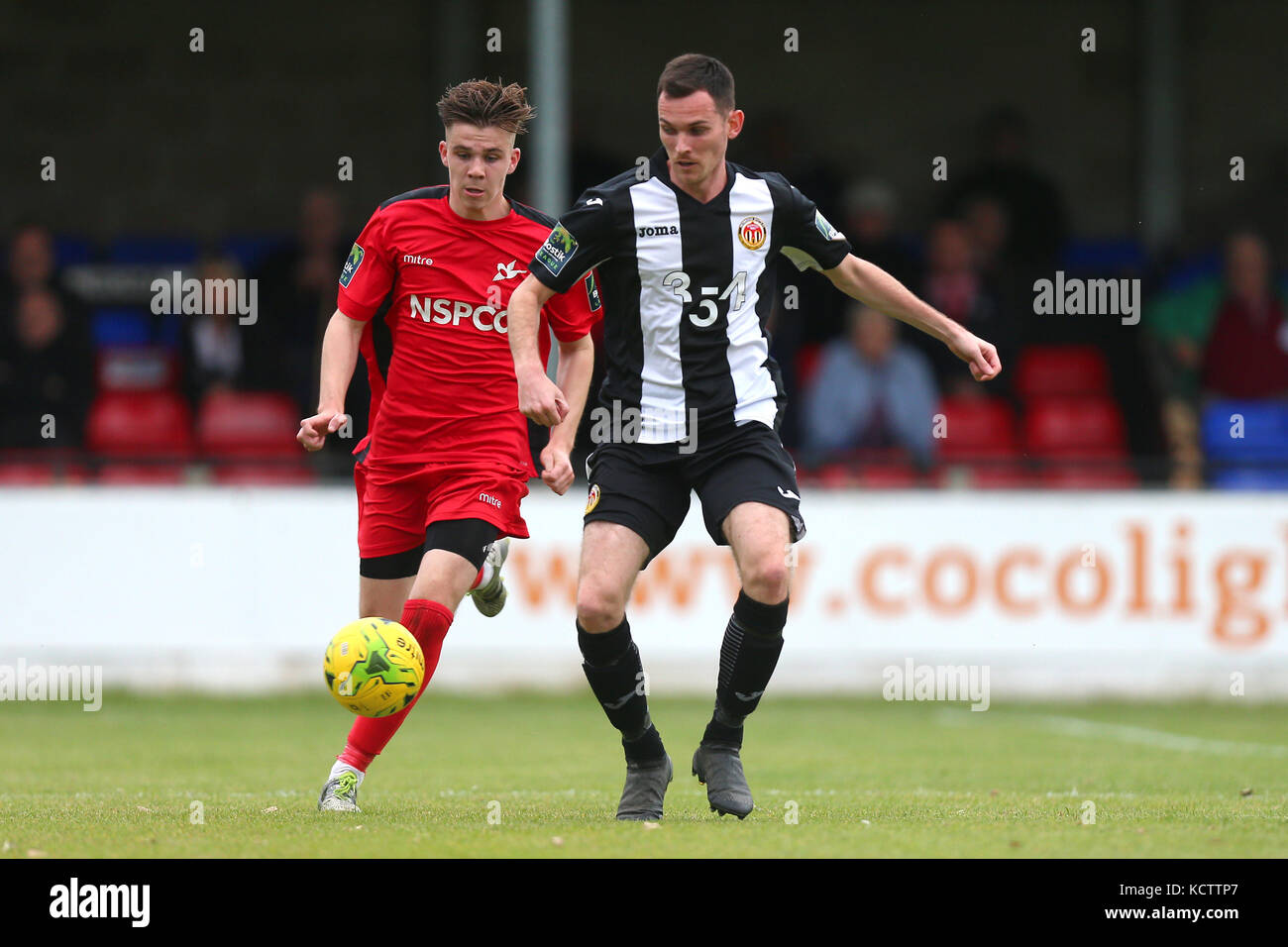 Joe Gardner of Heybridge and Ryan Healey of Carshalton during Heybridge ...
