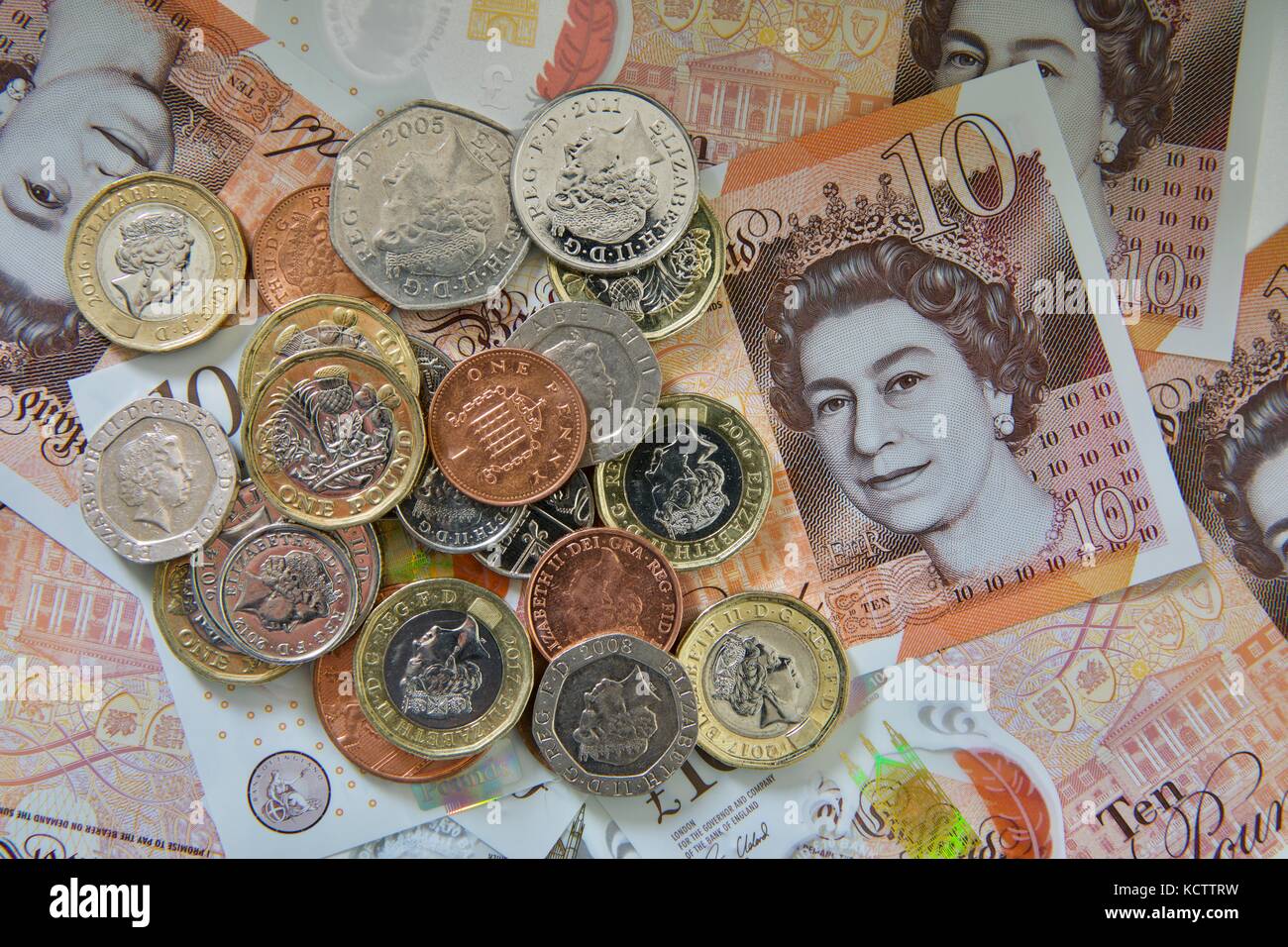 British Banknotes and coins Stock Photo - Alamy
