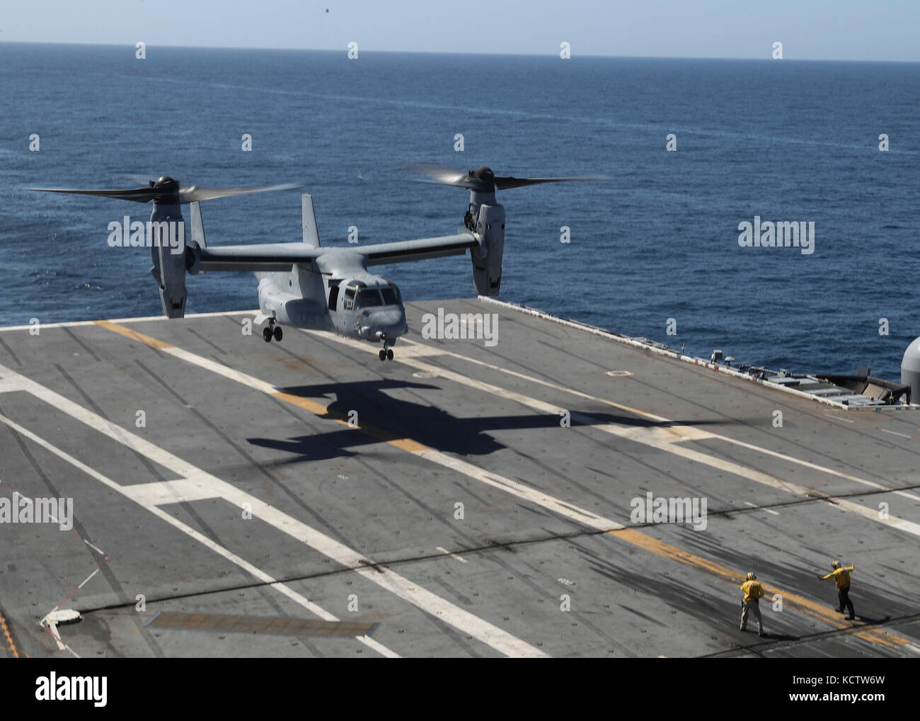 Flight deck aircraft carrier hi-res stock photography and images - Alamy