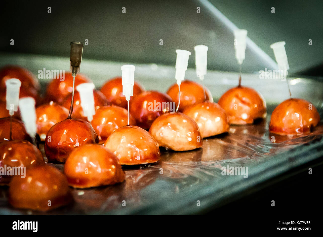 Injection needles hi-res stock photography and images - Alamy