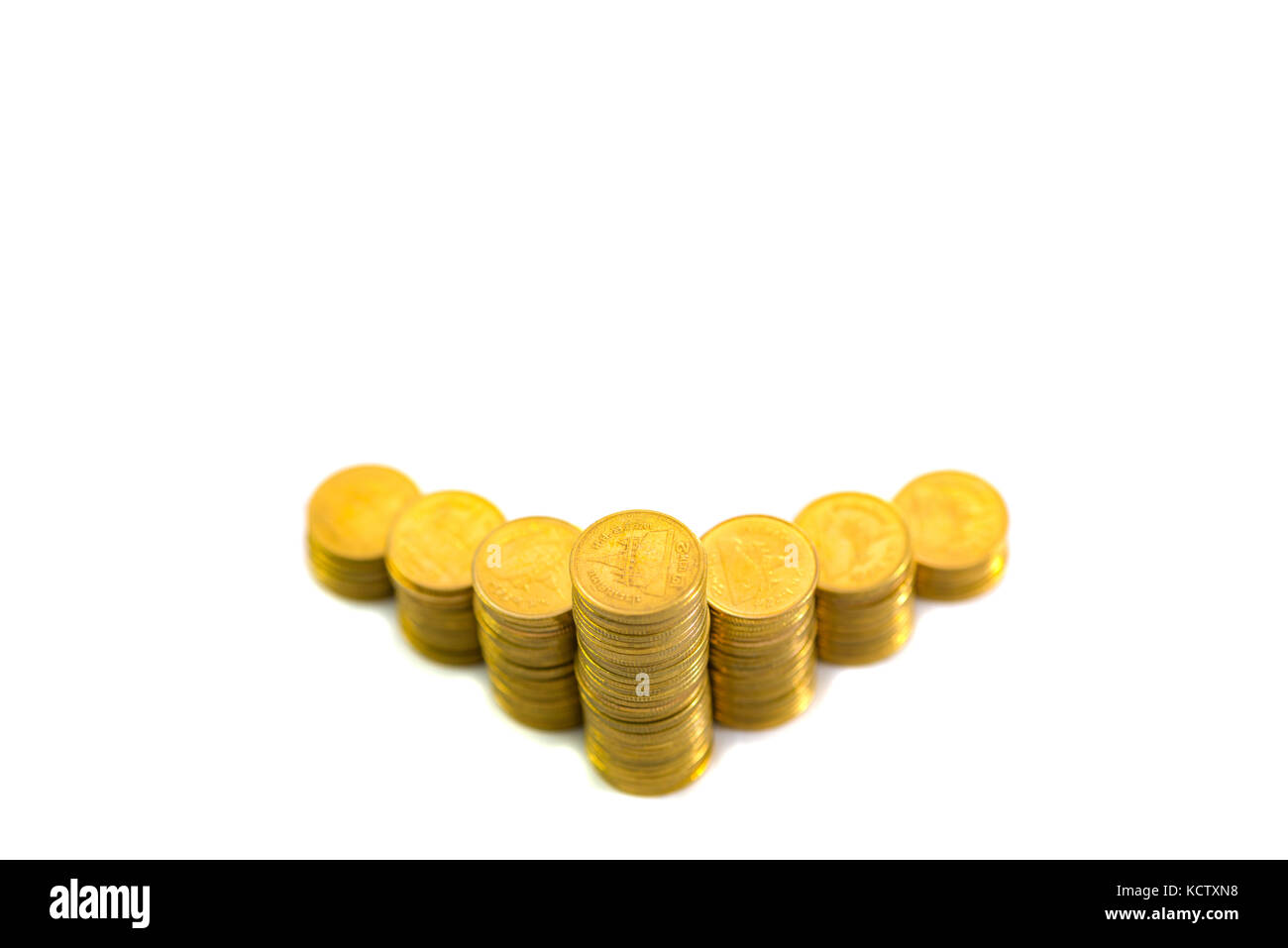 Savings, increasing columns of gold coins, piles of gold coins arranged ...