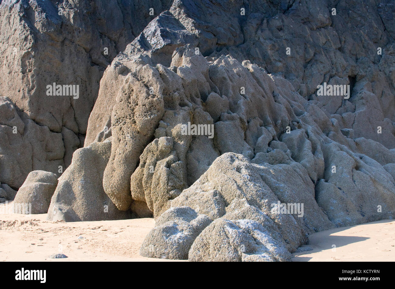 Rock outcrop on sea shore Stock Photo - Alamy