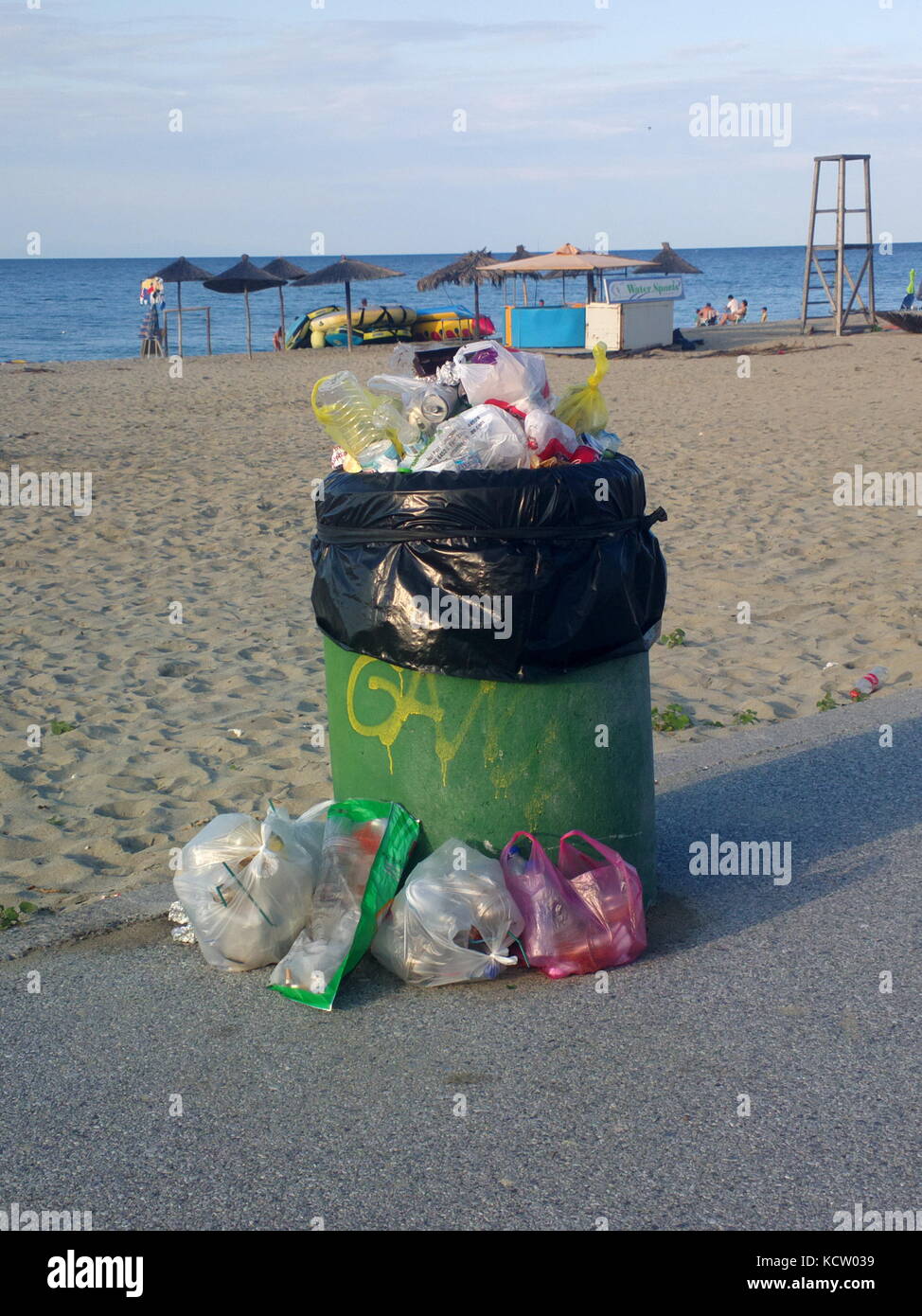 Trash bin full of a garbage Stock Photo - Alamy