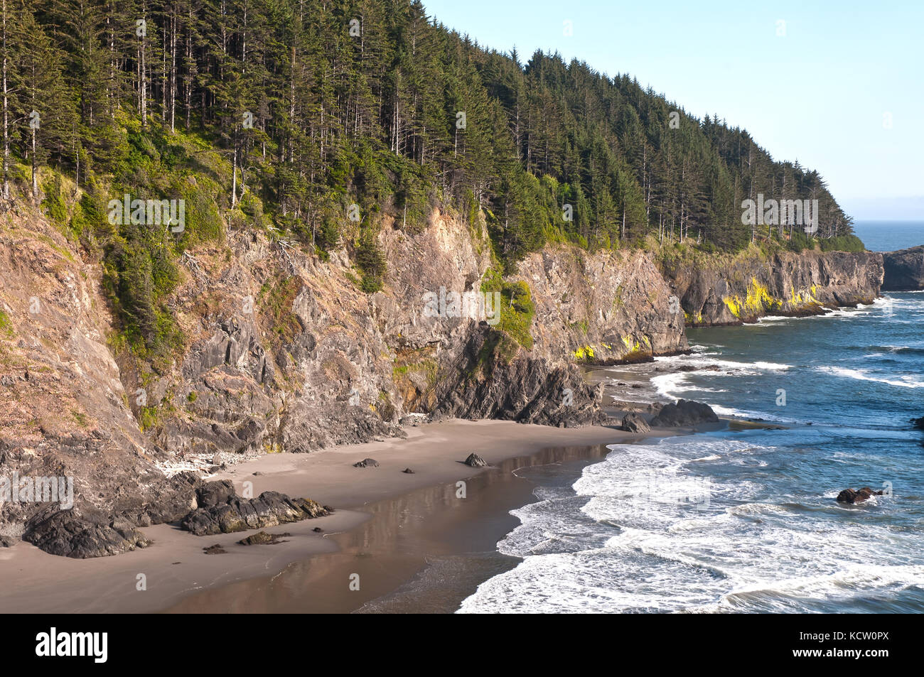 Pacific rocky shore, Oregon, USA Stock Photo - Alamy