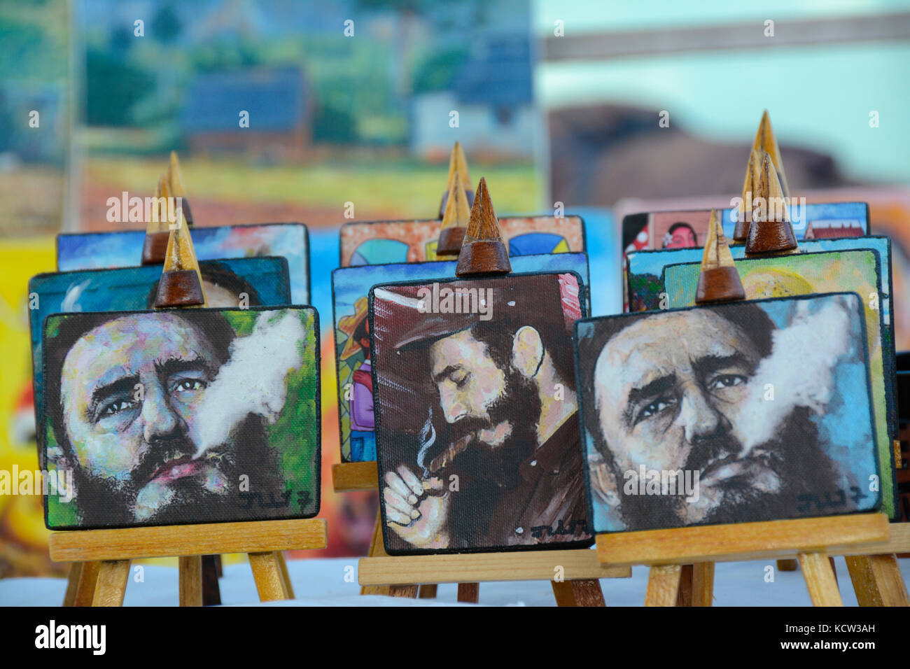 Souvenier paintings of Fidel castro, Vinales, Cuba Stock Photo - Alamy