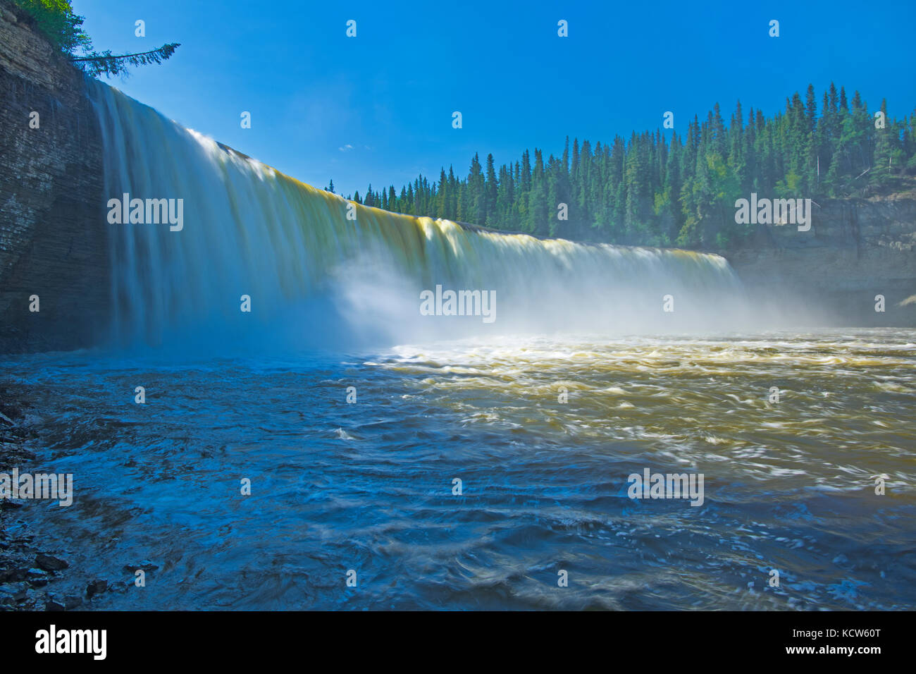 Kakisa River at Lady Evelyn Falls on the Waterfalls Route (Highway ...