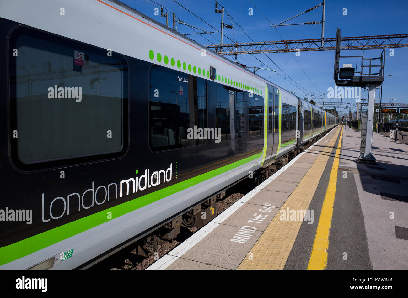 Northampton railway station hi-res stock photography and images - Alamy