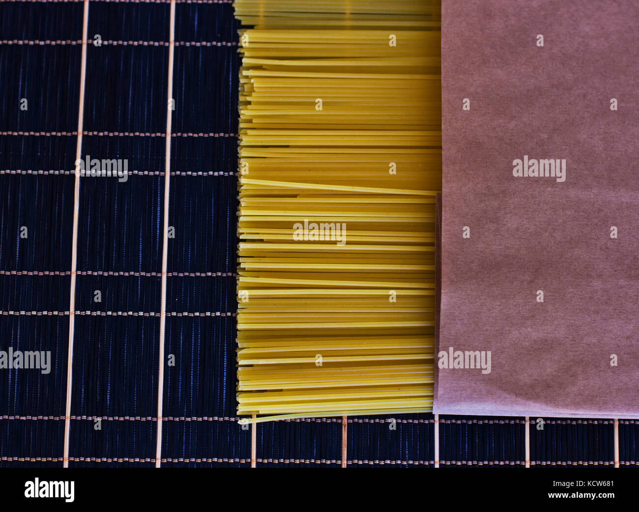 Uncooked spaghetti bag hi-res stock photography and images - Alamy