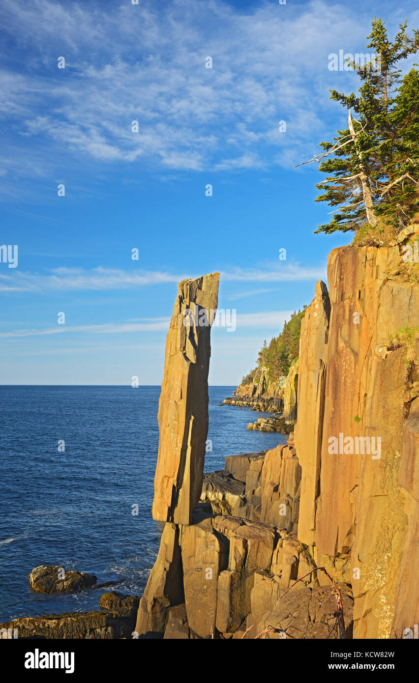 Long island balancing rock hi-res stock photography and images - Alamy