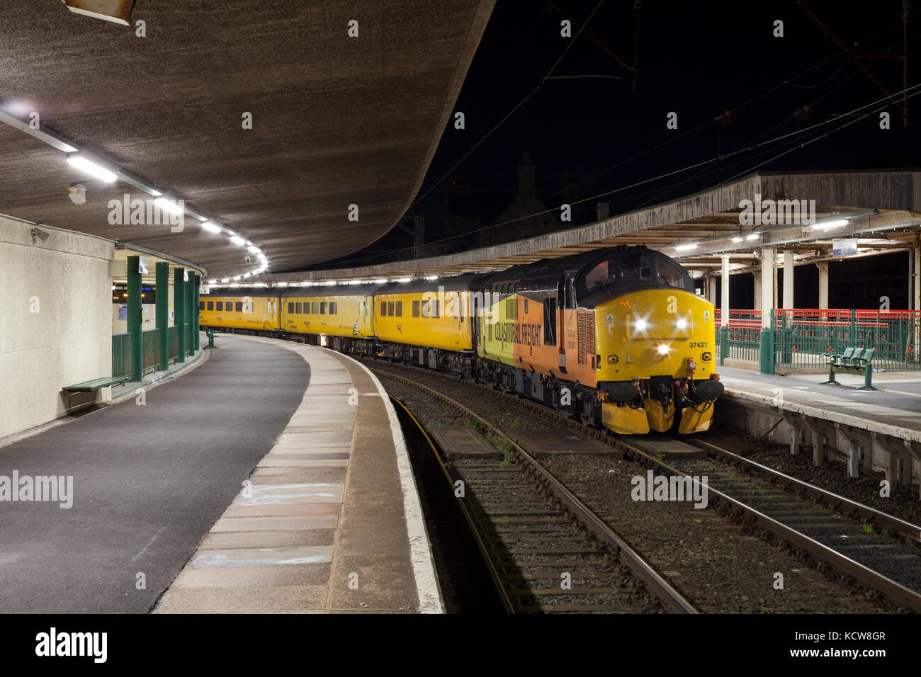 Class 37 locomotive hi-res stock photography and images - Alamy