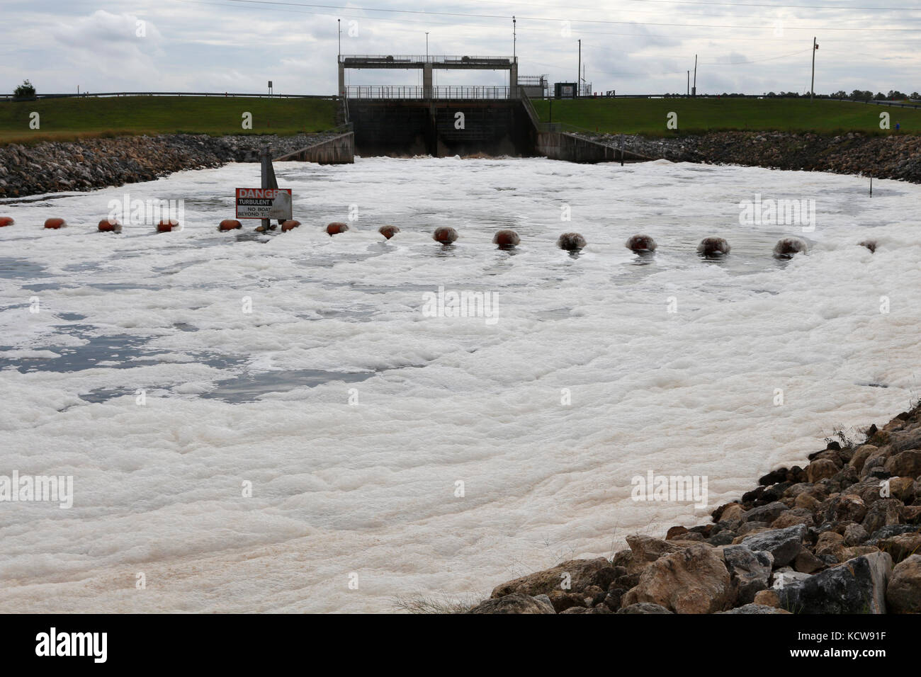 Foam on the surface of a river Stock Photo - Alamy