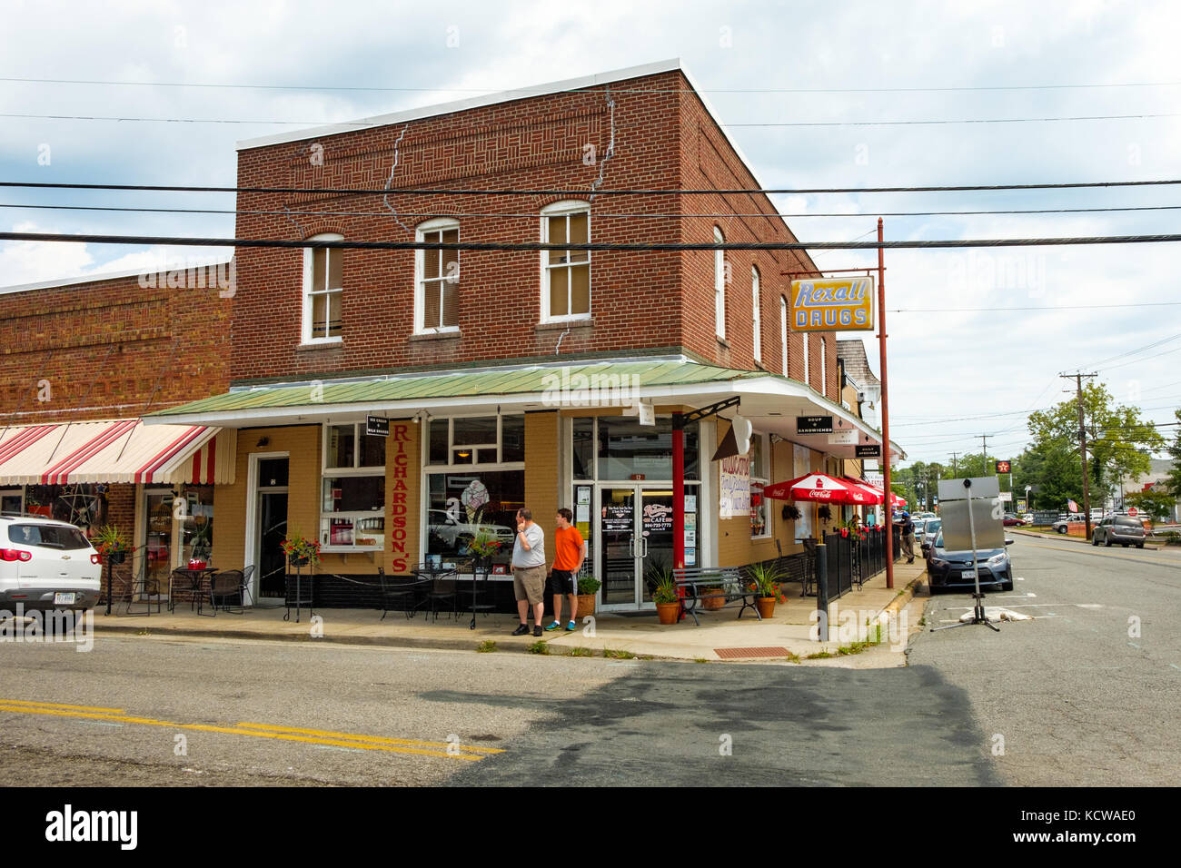 Richardsons Cafe, 12 Church Street, Mathews, Virginia Stock Photo - Alamy