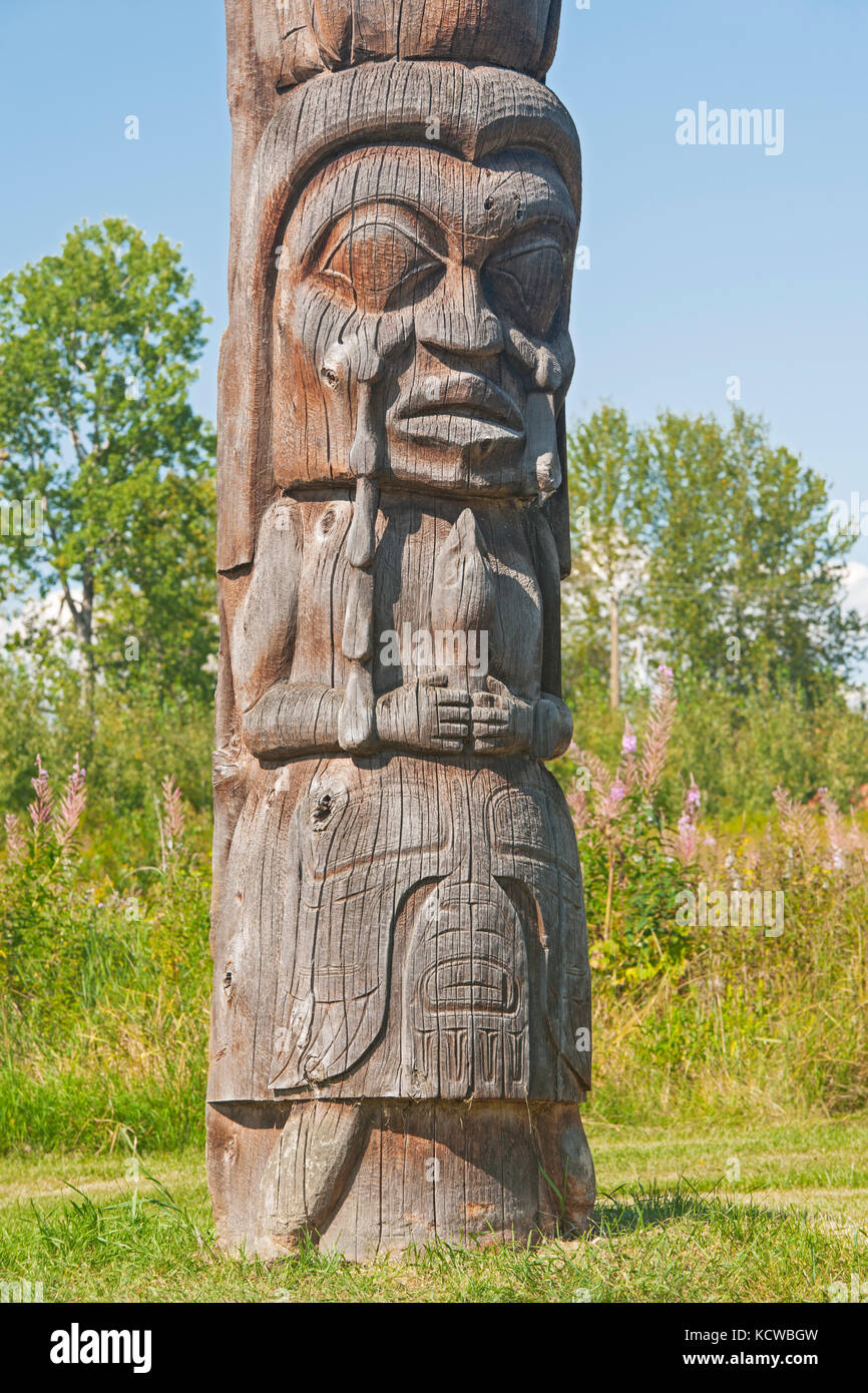 Canada totem pole first nations poles hi-res stock photography and ...