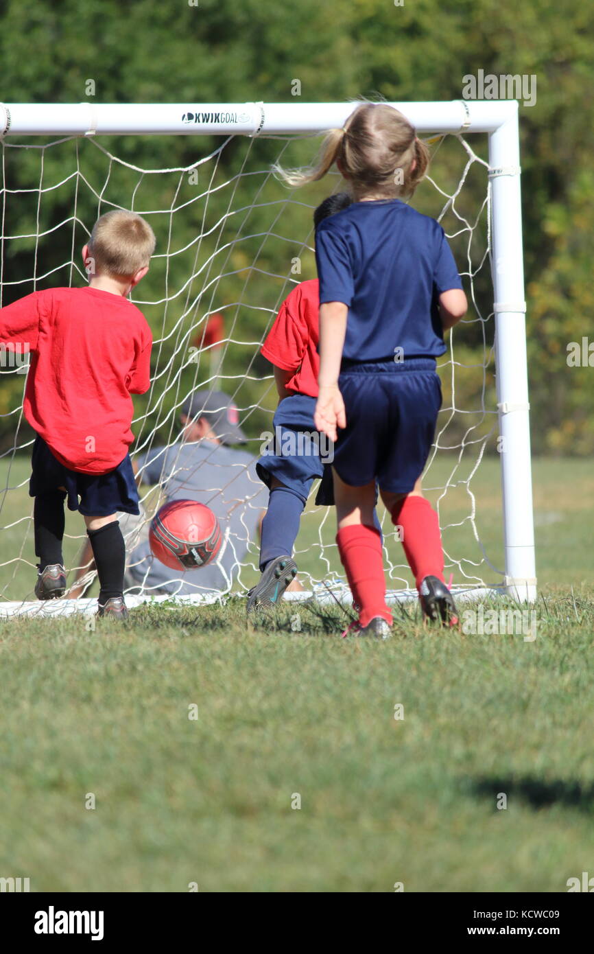 Children team sport scores hi-res stock photography and images - Alamy