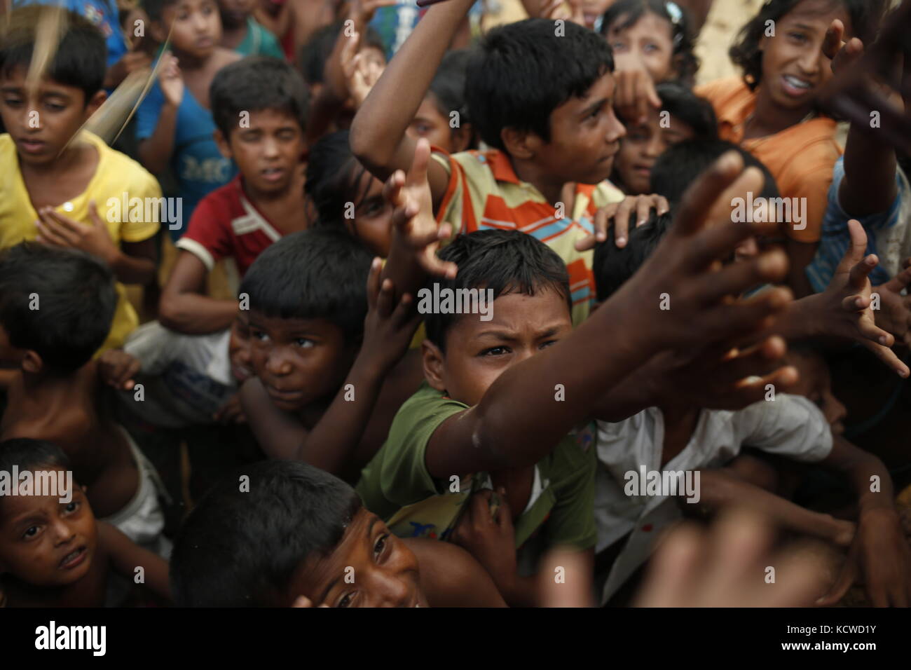 Rohingya Hindu children try to get dry clothes from Sikh people at ...