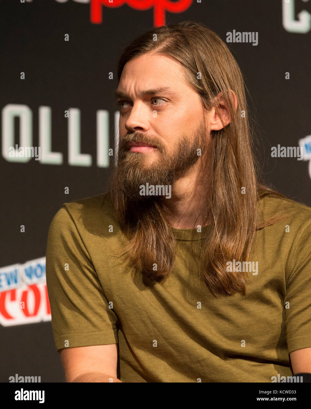 Tom payne the walking dead hi-res stock photography and images - Alamy