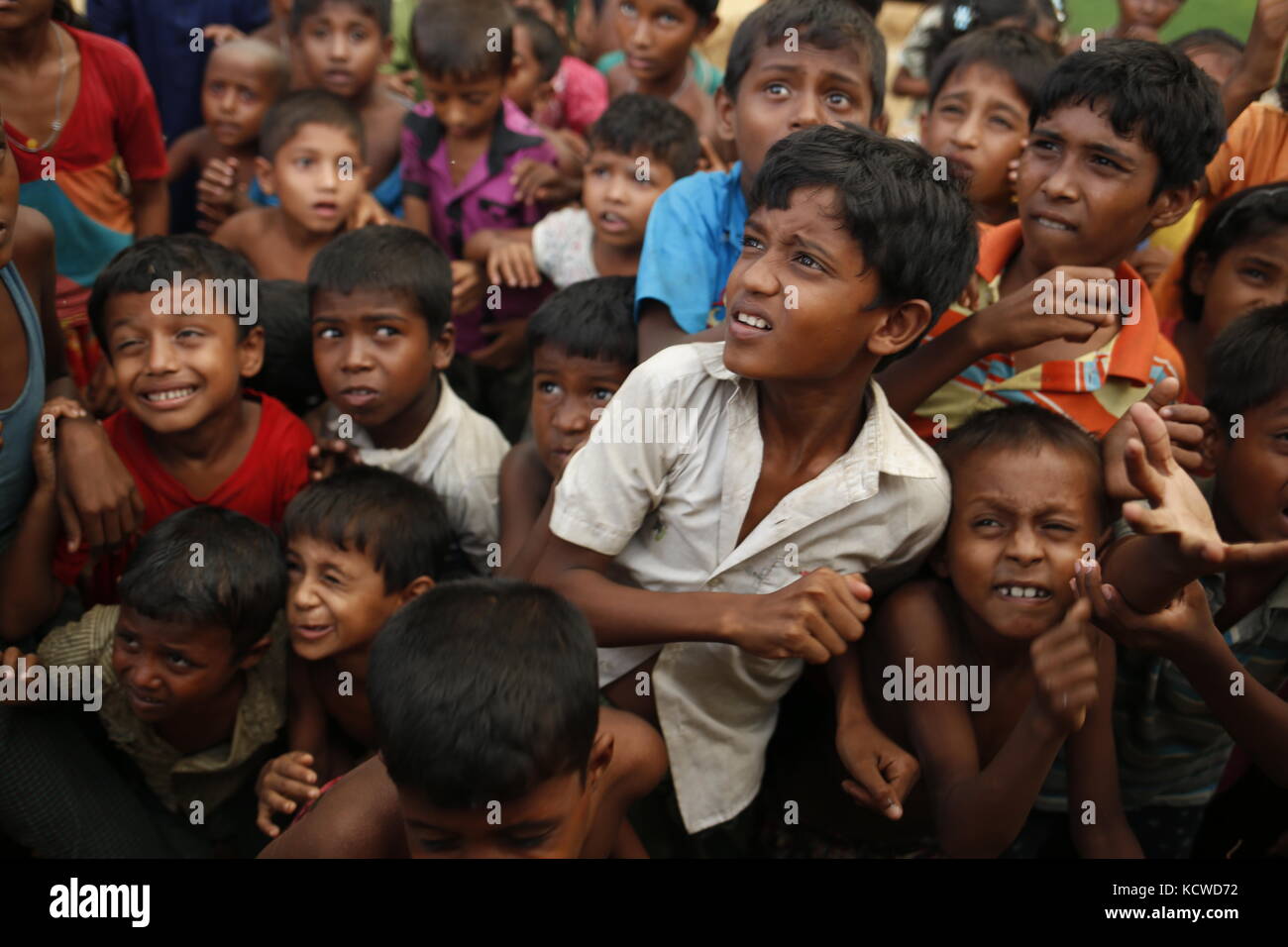 Rohingya Hindu children try to get dry clothes from Sikh people at ...