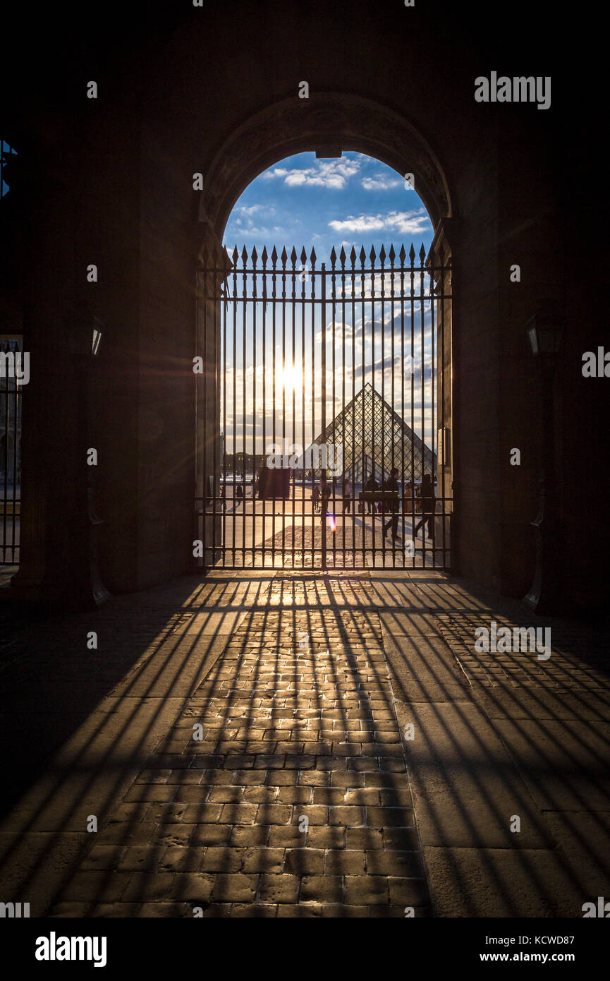 Louvre gate hi-res stock photography and images - Alamy