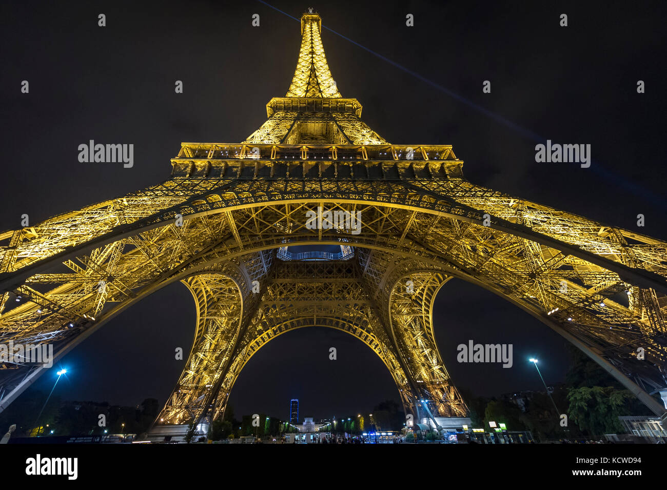 Eiffel tower architecture from below hi-res stock photography and ...