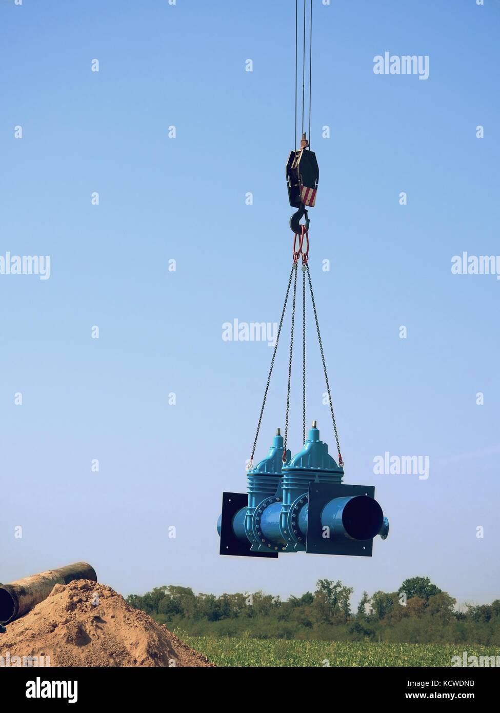 Crane lifting gate High Resolution Stock Photography and Images - Alamy