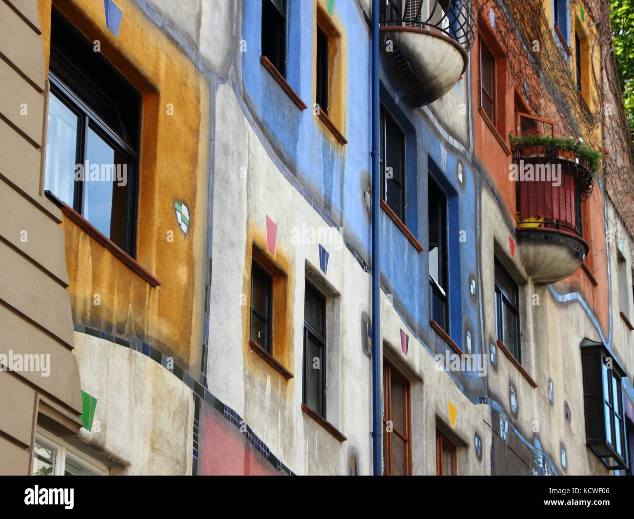 Hundertwasser Colorful City Decorated Apartment Building in Vienna ...