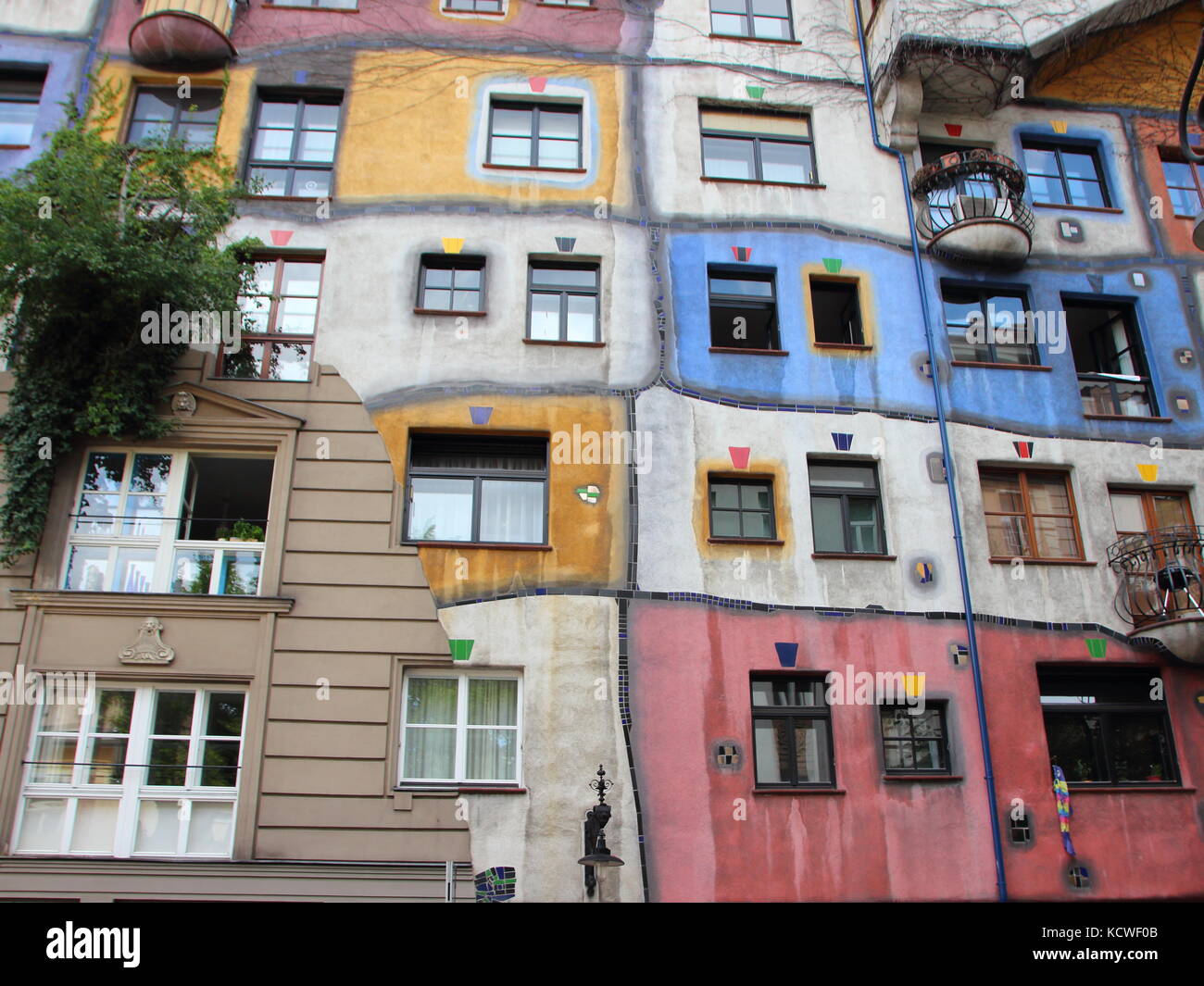 Hundertwasser Colorful City Decorated Apartment Building in Vienna ...