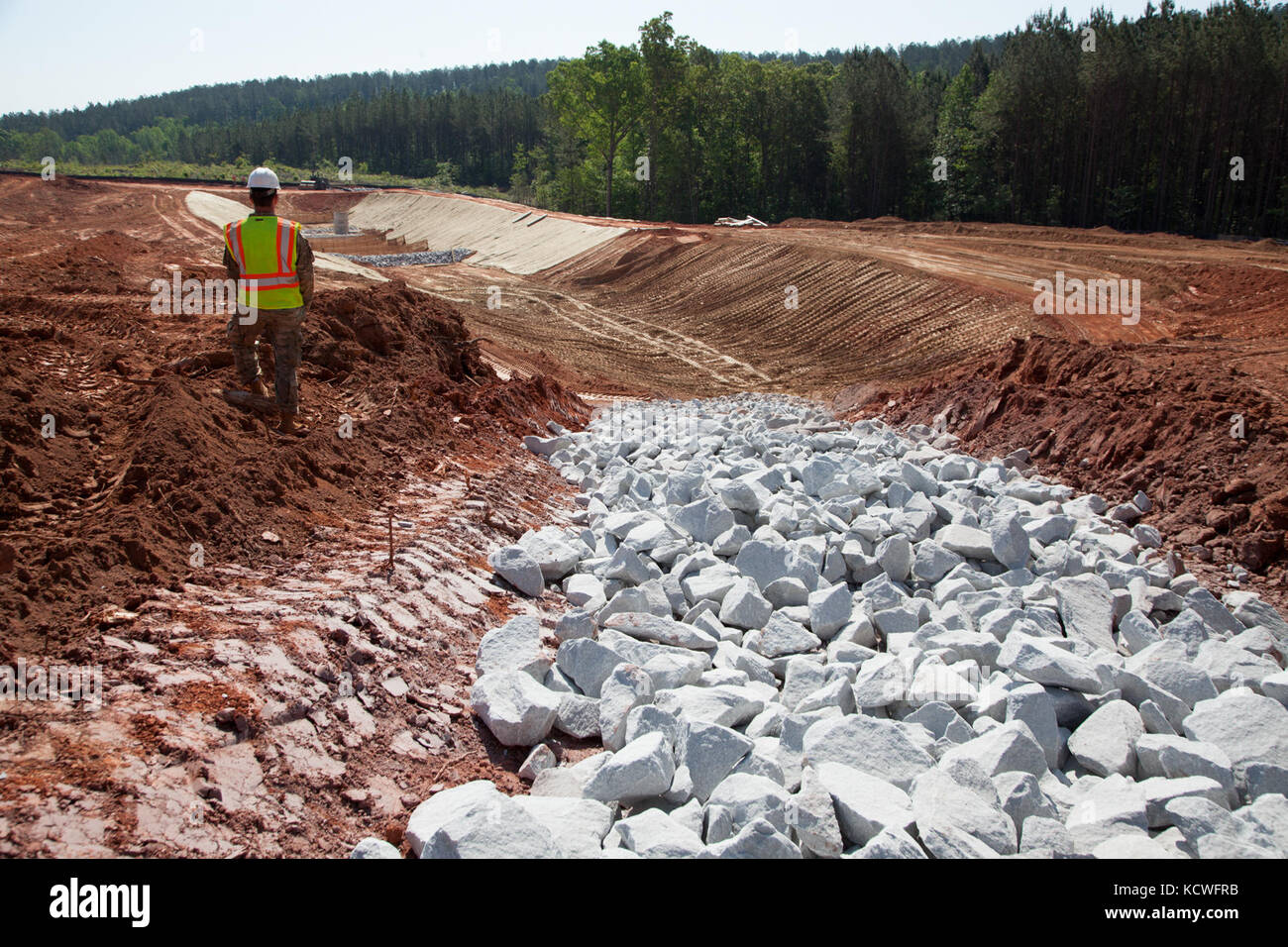 South Carolina Army National Guard Soldiers from the 124 Engineer ...