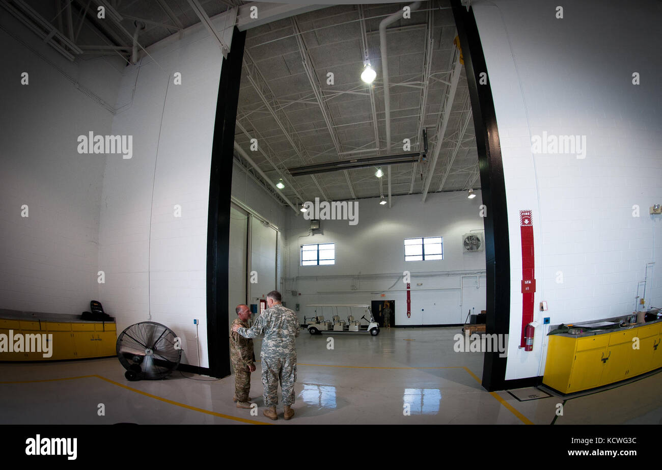 U.S. Army Soldiers of Detachment 1, Bravo Company, 642nd Aviation ...