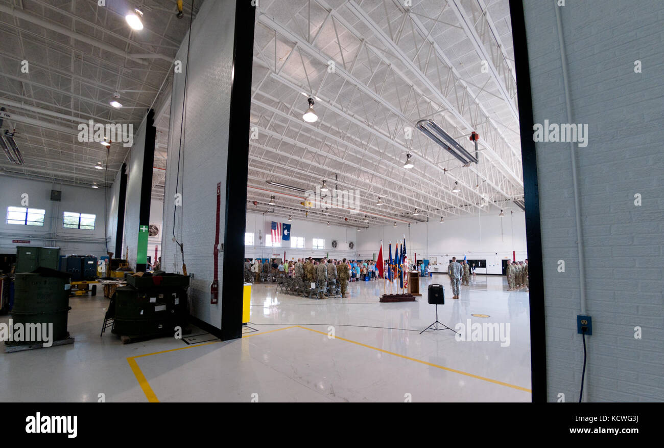 U.S. Army Soldiers of Detachment 1, Bravo Company, 642nd Aviation ...