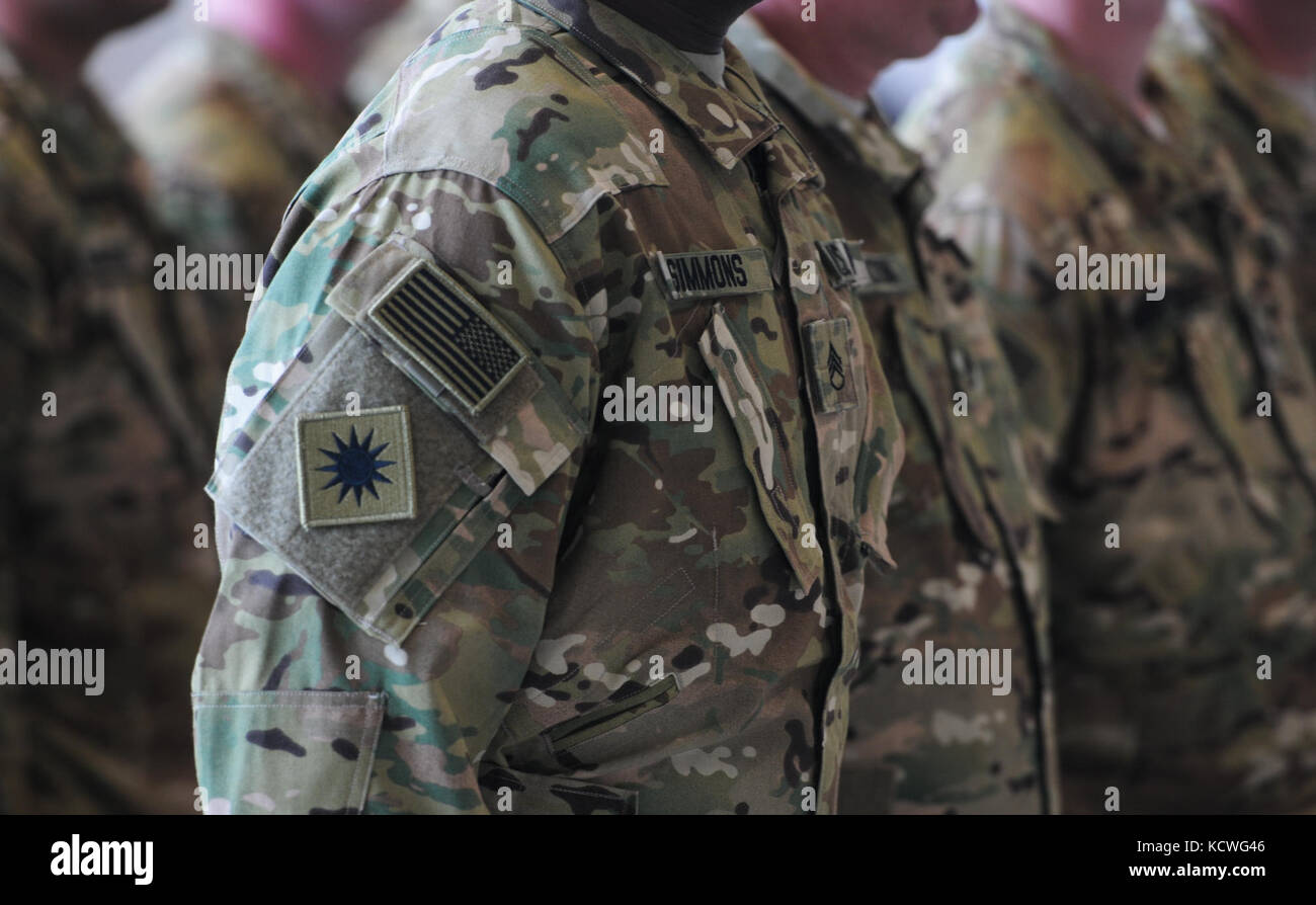 U.S. Army Soldiers of Detachment 1, Bravo Company, 642nd Aviation ...
