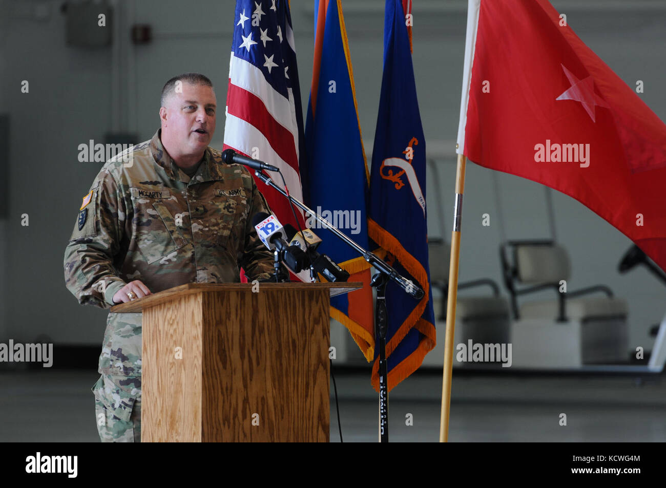 U.S. Army Soldiers of Detachment 1, Bravo Company, 642nd Aviation ...