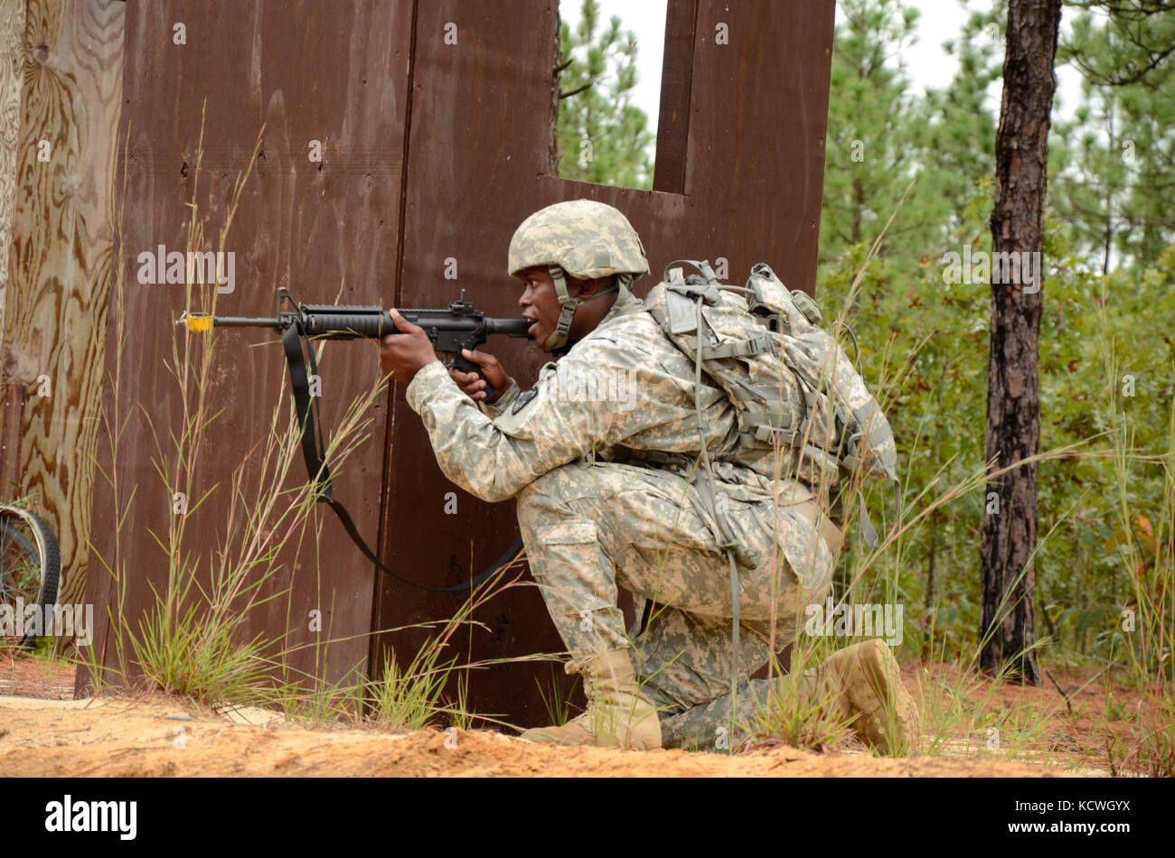 Soldiers with the 131st Military Police Company, 51st Military Police ...
