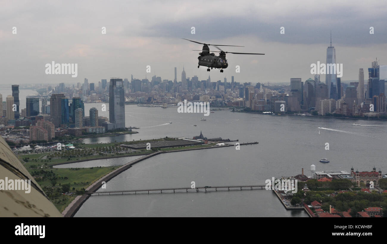 A South Carolina Army National Guard (SCARNG) CH-47D Chinook helicopter ...