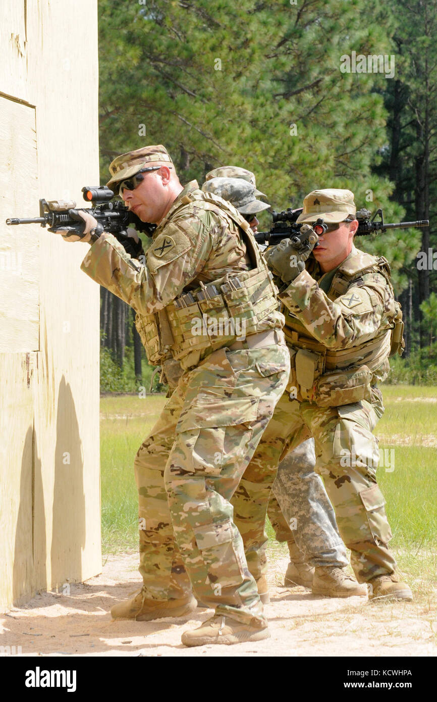 Soldiers with 1st Battalion, 118th Infantry Regiment, South Carolina ...