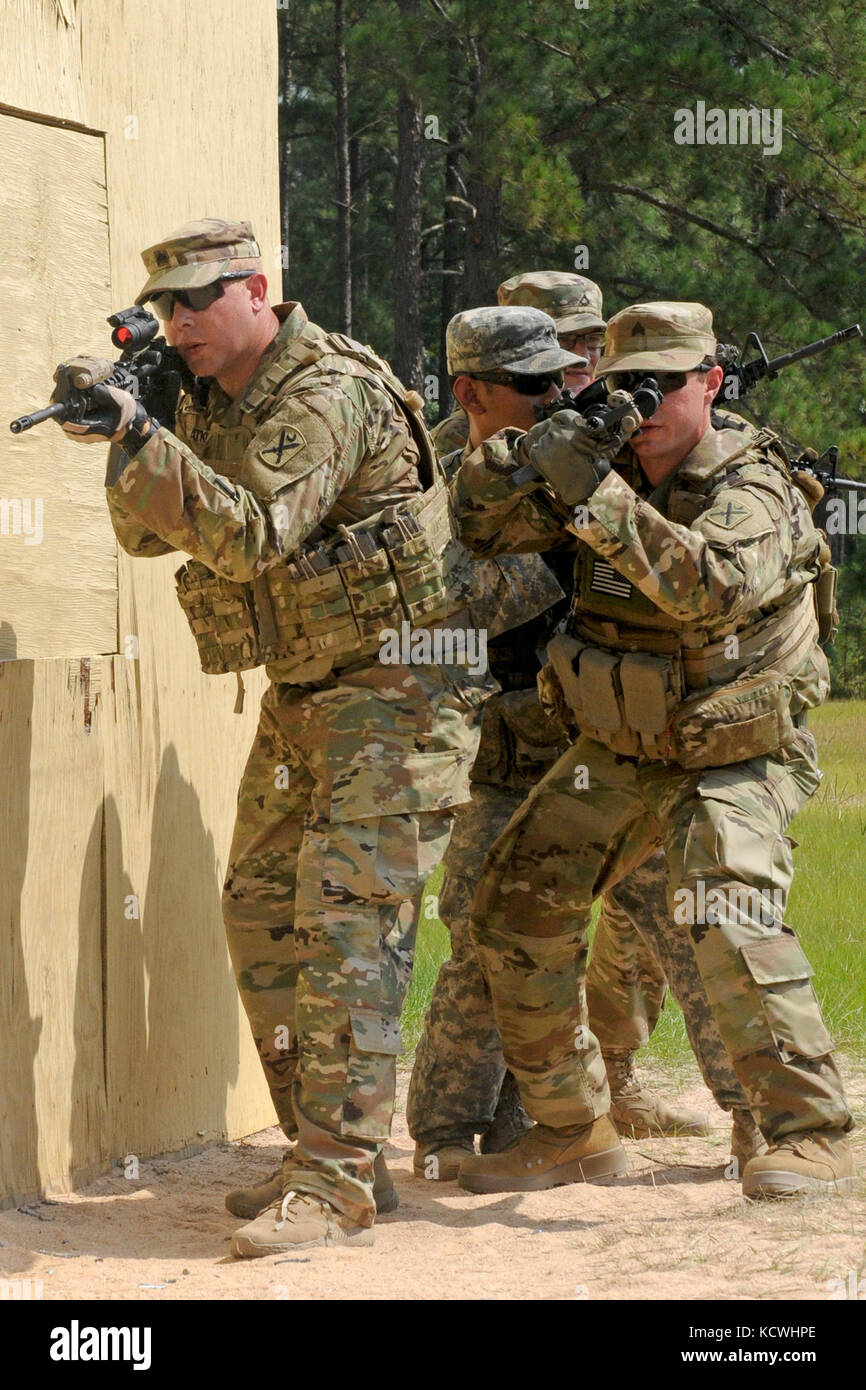 Soldiers with 1st Battalion, 118th Infantry Regiment, South Carolina ...